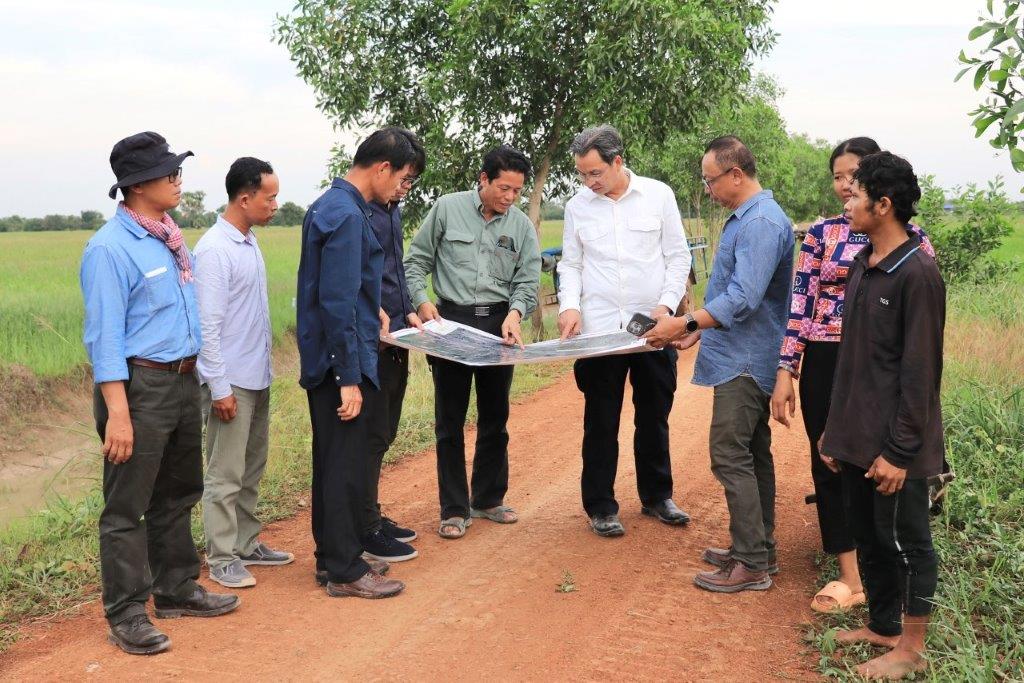 ឯកឧត្តម ឈា ប៊ុនរិទ្ធ រដ្ឋលេខាធិការប្រចាំការ ...